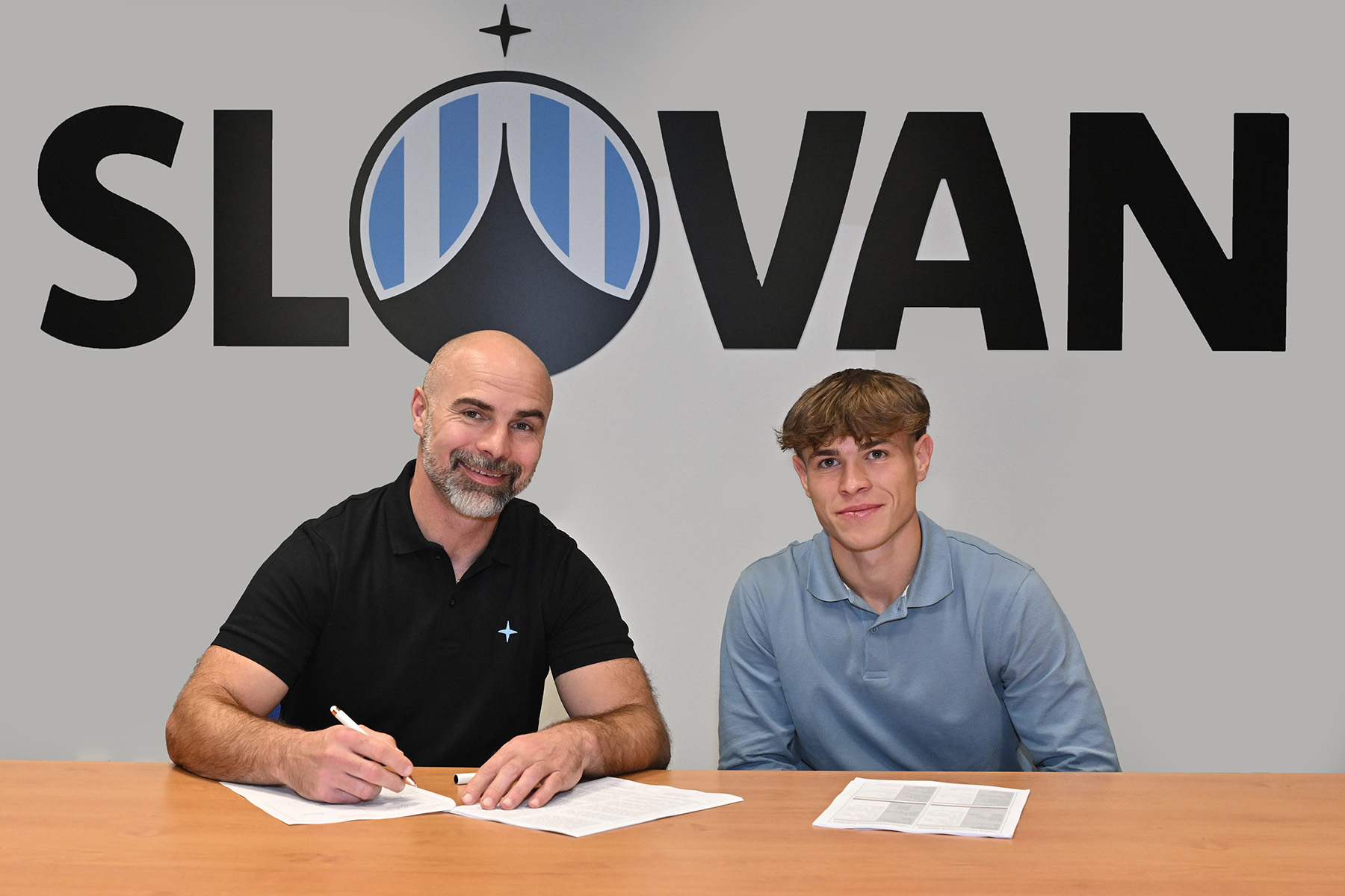 Slovan posílí talentovaný rakouský záložník Ermin Mahmić | FC Slovan ...
